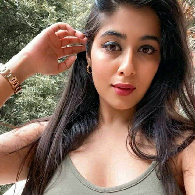 Mumbai_Escorts｜アトリエ｜ILLUSTDAYS シンプルイラストポートフォリオ